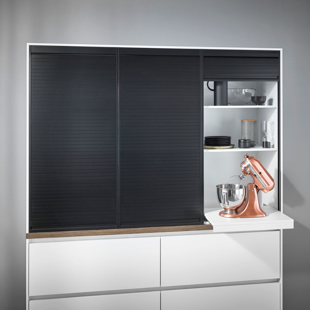 Aufsatzschrank mit Rollladen und Tablarauszug 1432 mm Höhe